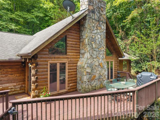 6 Ravenwood Lane