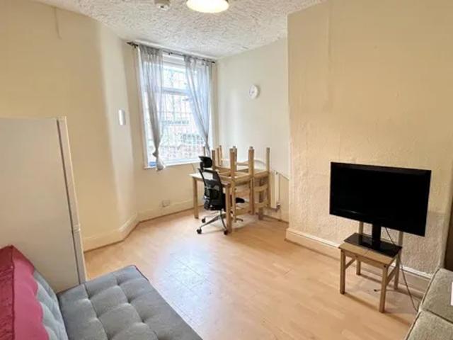 6 Redruth Street, Manchester, M14 7PX, United Kingdom | 3 bed townhouse for rent #140399725 | Rentberry