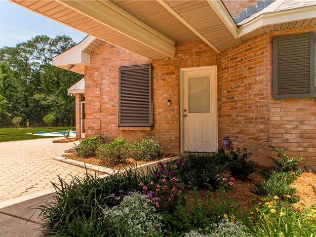 6 Rene Court