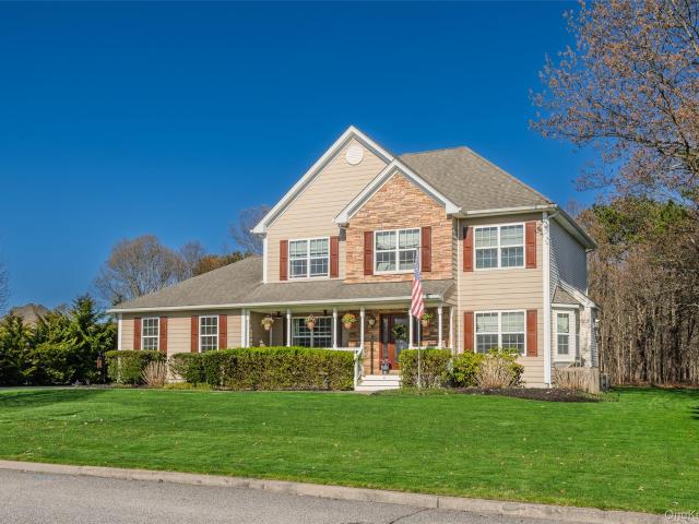 6 Ridge Ct, Center Moriches, NY 11934 | MLS #988635 | Compass