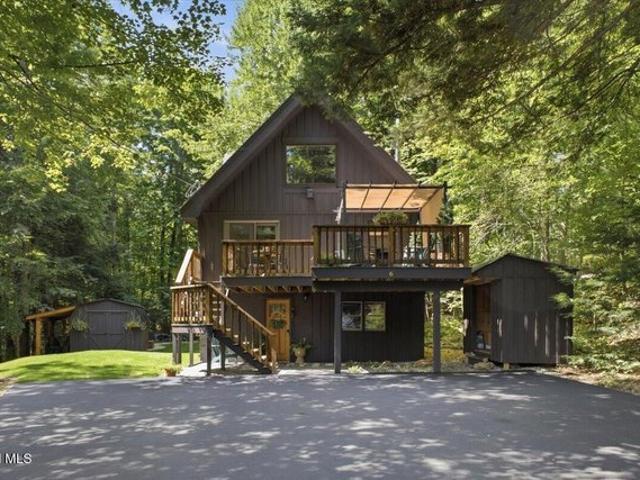 6 Ridgewood Ct, Bolton Landing, NY 12814