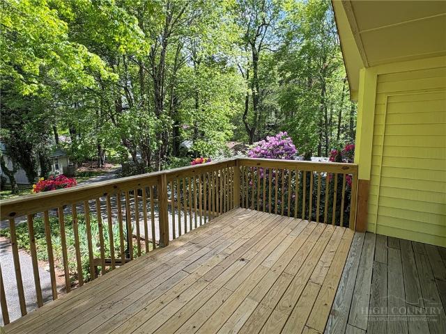 6 Ridgewood Lane