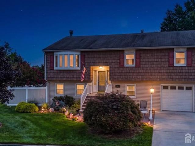 6 Ridgeview Rd, Jamesburg, NJ 08831