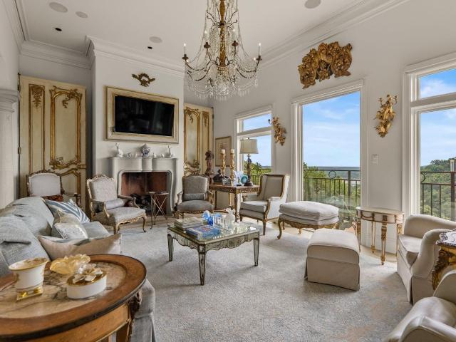 6 River Ridge Court