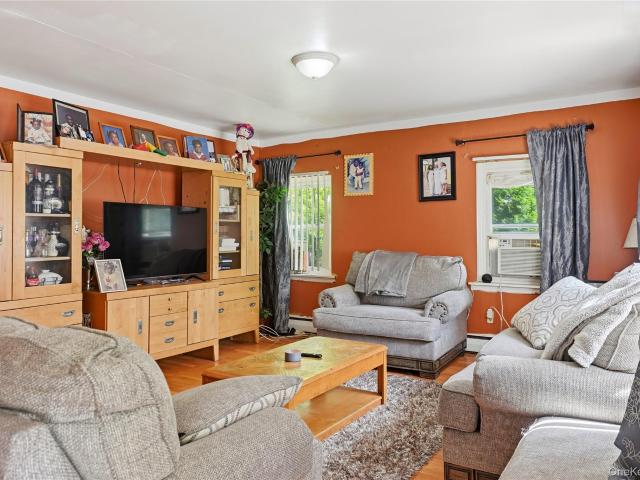 6 Riverview Avenue