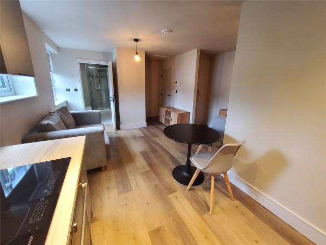 6, RM1, Romford