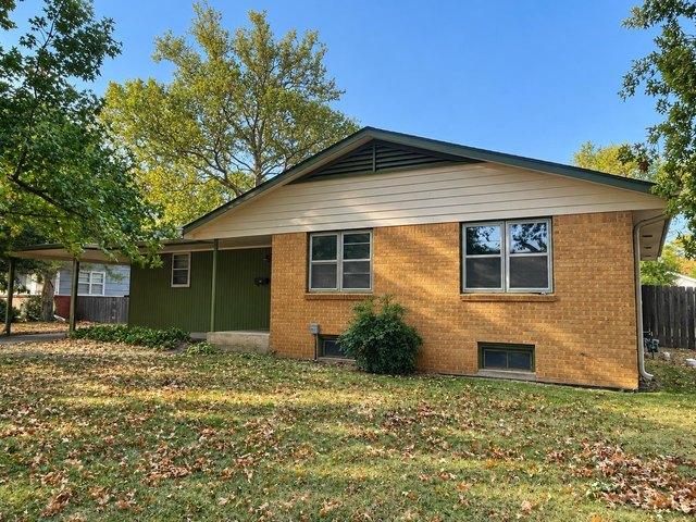 6 Roberts Ct, Winfield, KS 67156