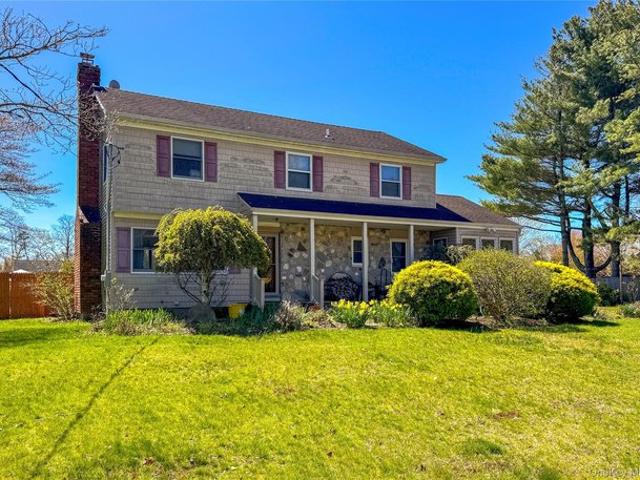 6 Roberts Ln, East Moriches, NY 11940