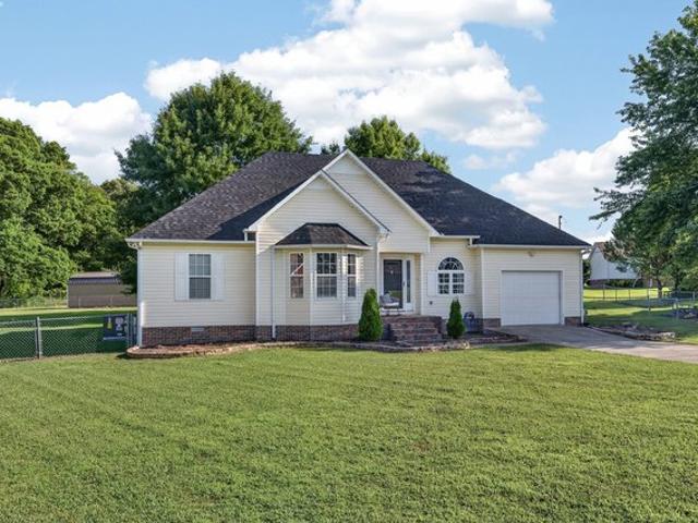 6 Robinwood Dr, Fayetteville, TN 37334