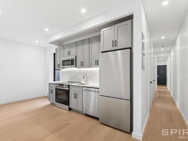 6 room luxury Apartment for rent in West New York, New Jersey