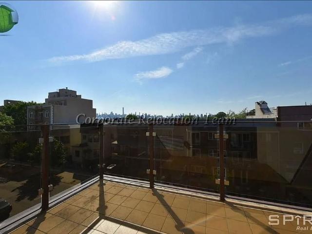 6 room luxury Flat for rent in 30 37 38th Street, Queens, New York