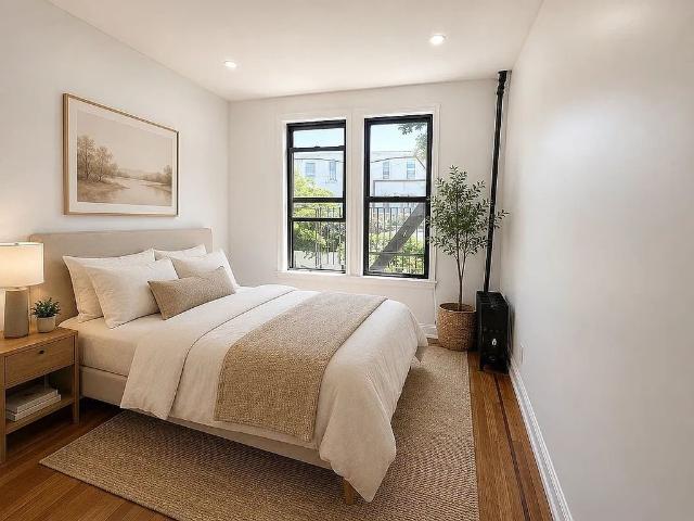 6 room luxury Townhouse for rent in Queens, United States