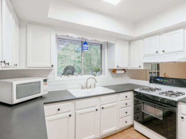 6 ROOMS ONLY Video Tour • Cleaners • Fast WiFi • 3