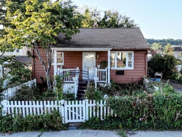 6 Roosevelt Ave