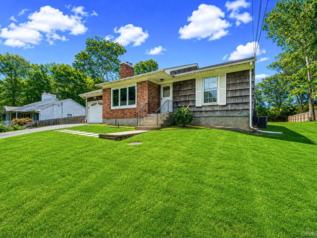 6 Rolling Woods Lane