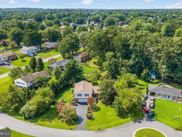 6 Roseneath Court