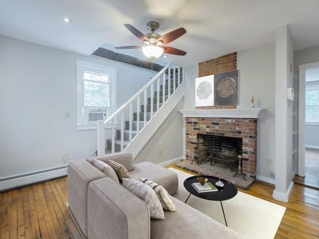 6 Ropewalk Ct Apt 8, Plymouth, MA 02360