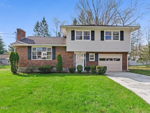 6 St Thomas Ln, Schenectady, NY 12304