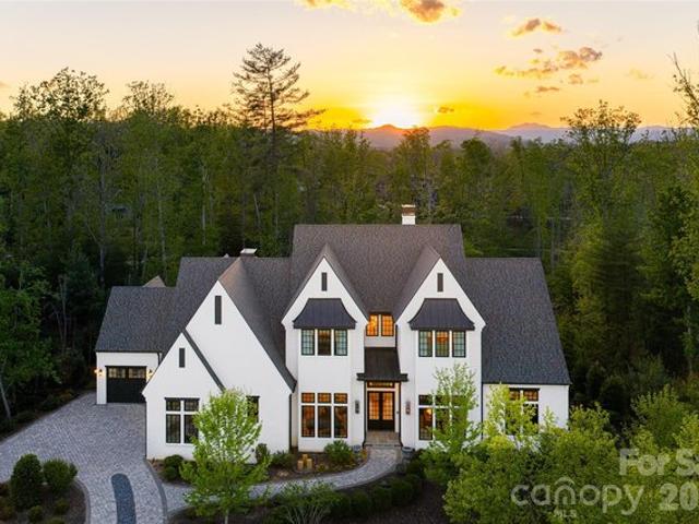 6 Stansbury Dr, Asheville, NC 28803
