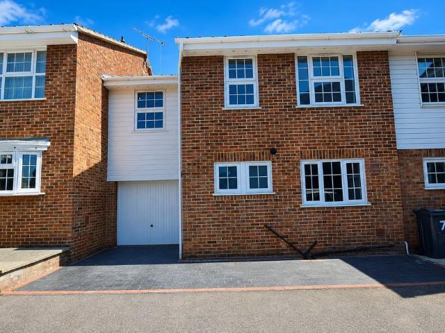 6 Staplers Court, Penenden Heath ME14, 4 bed terraced house to rent, £2,100 pcm | PrimeLocation