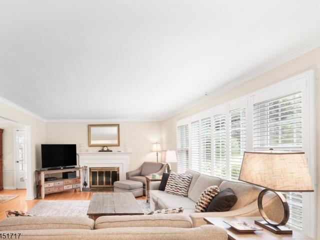 6 Stark Dr