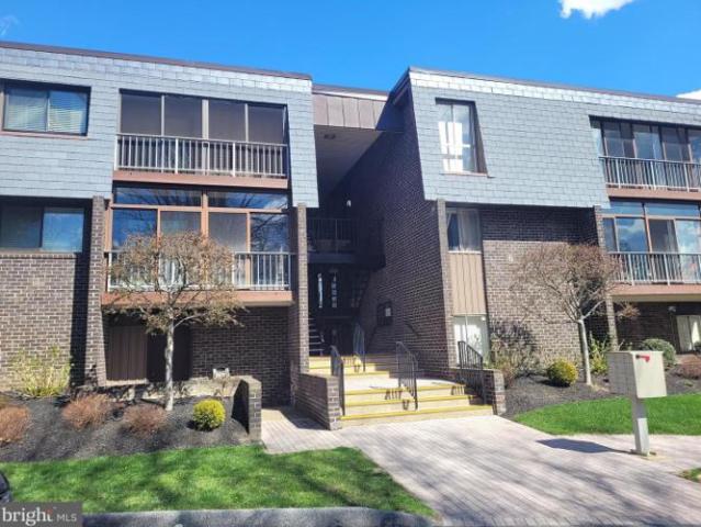 6 Stonehenge Cir #3, Pikesville, MD 21208