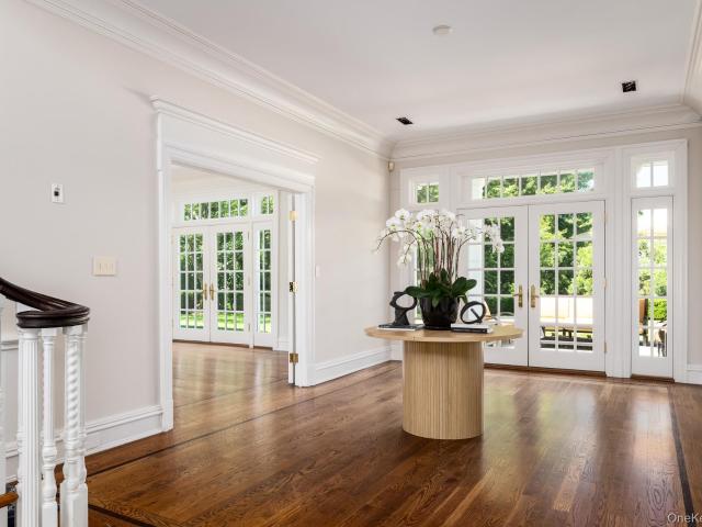 6 Stoneleigh Manor Lane