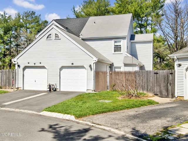 6 Stowe Ct, Freehold, NJ 07728