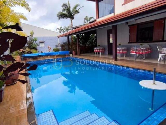 6 Suítes, Estilo Colonial + Piscina Aquecida + Sauna + Churrasqueira + Escritório + Casa de Alto Pad