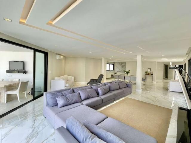 6 suites, moderna e Integrada, gourmet, piscina, salão, home office.