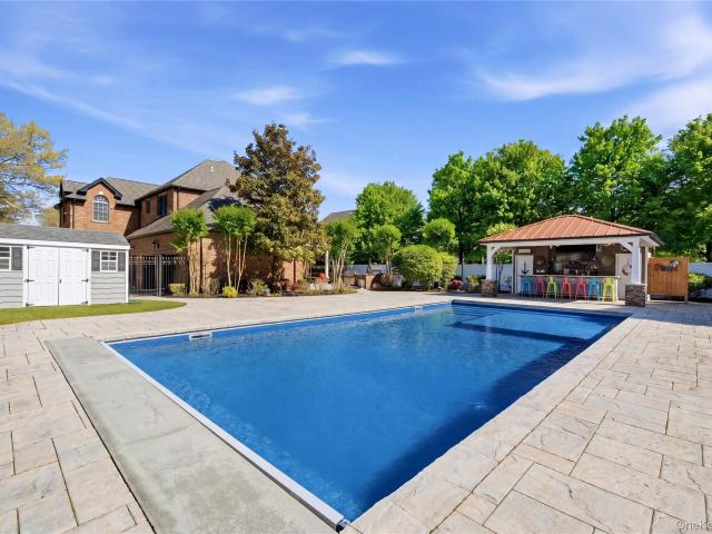 6 Sunhill Road