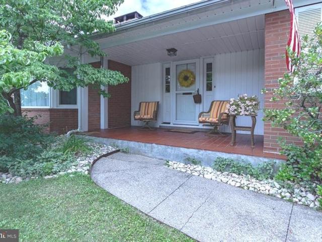 6 S 8th St, Philipsburg, PA 16866