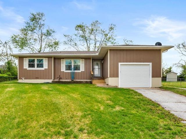 6 S Hillside Dr, Nixa, MO 65714