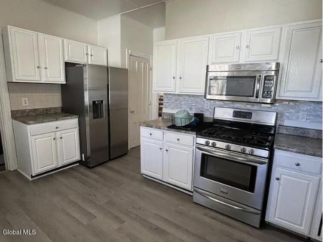 6 S Lake Avenue