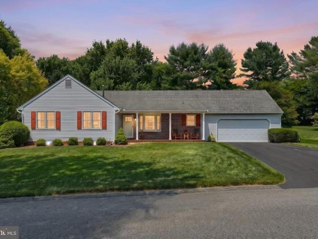 6 S Shaffer Dr, New Freedom, PA 17349