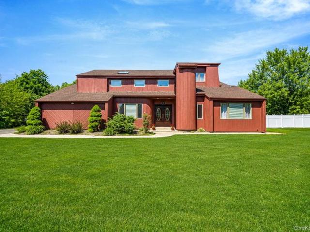 6 Sachem Ct, Farmingville, NY 11738