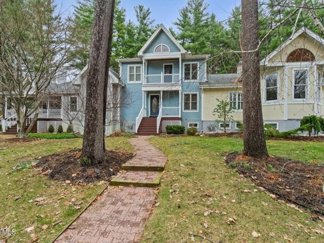 6 Sarazen St, Saratoga Springs, NY 12866
