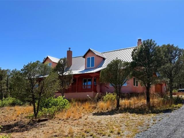 6 Sarah Ln, Las Vegas, NM 87701