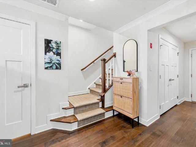 6 Sherman Alley