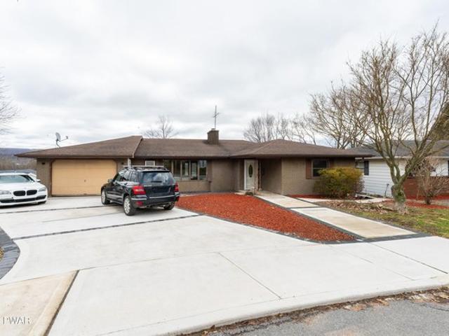 6 Short St, Carbondale, PA 18407