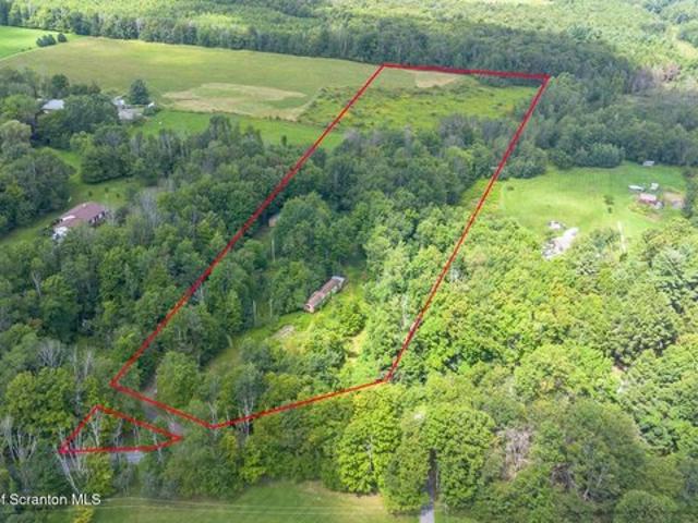 6 Silhouette Ln, Waymart, PA 18472
