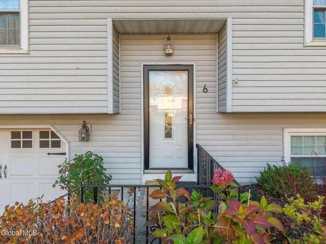 6 Silverberry Pl, Albany, NY 12211