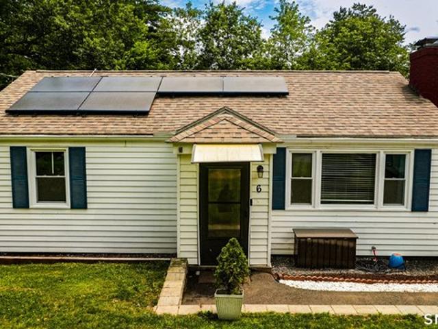 6 Sinclair St, Windsor, CT 06095