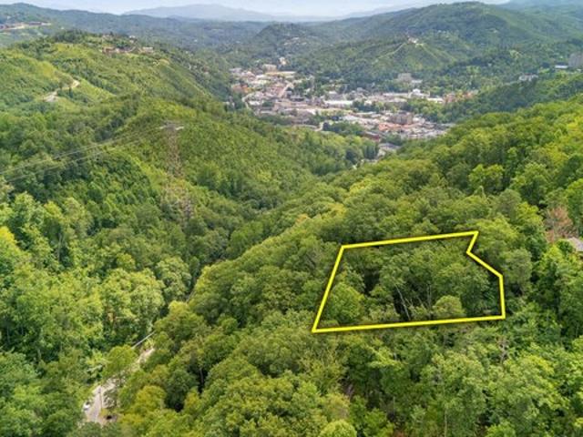 6 Ski Mtn Rd, Gatlinburg, TN 37738