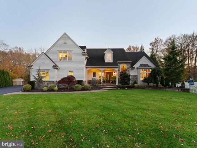 6 Twin Oaks Court