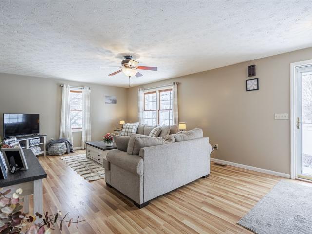 6 Tearose Meadow Lane