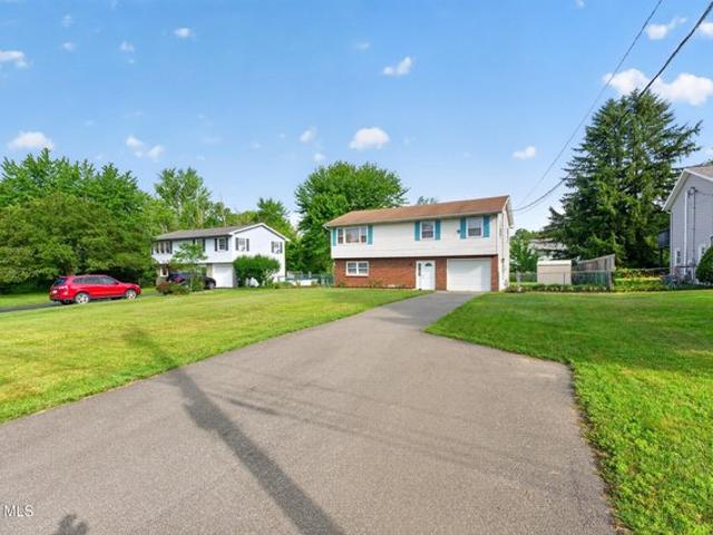 6 Theresa Ann Ct, Albany, NY 12205