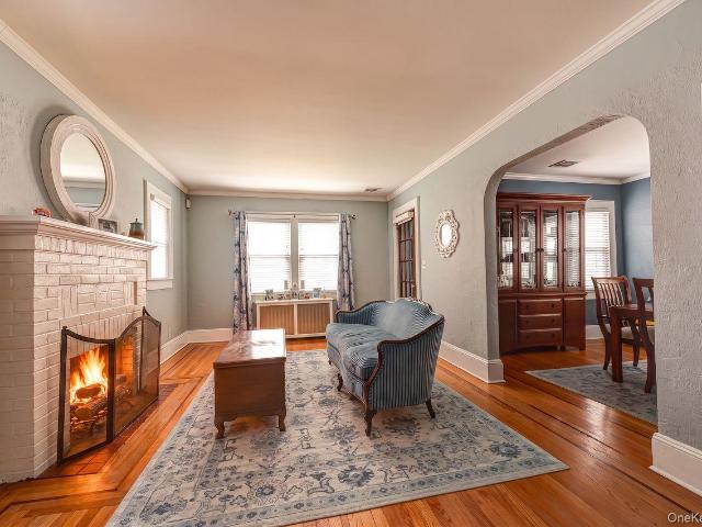 6 Troy Place