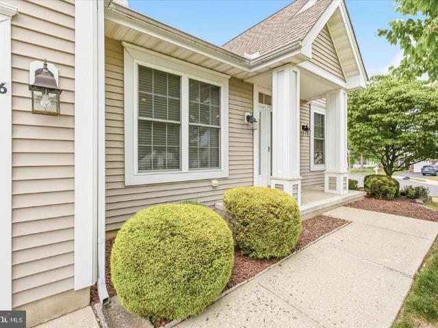 6 Valley Stream Place