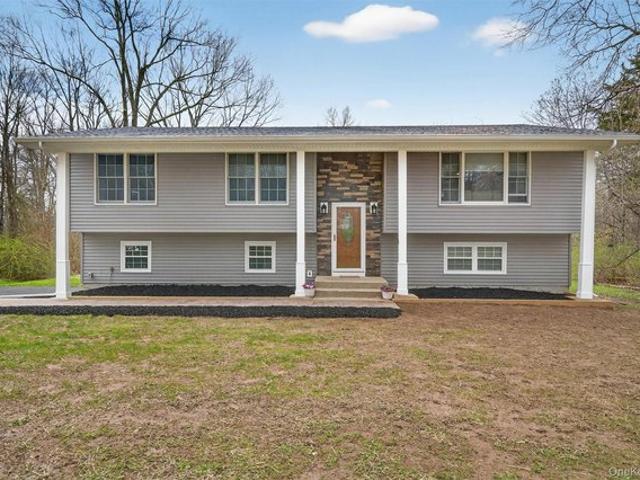6 Viaduct Ct, Salisbury Mills, NY 12577
